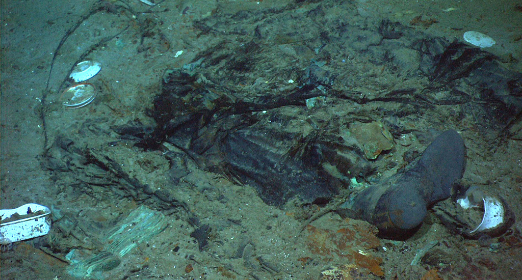 Search underway for missing submarine that takes people to see Titanic ...
